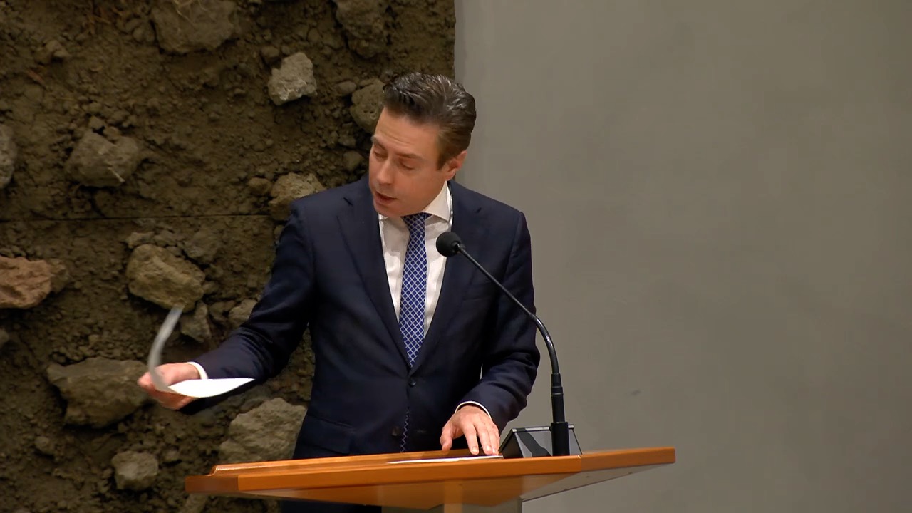 NieuwNieuws: Video - Chris Stoffer (SGP) kritisch over Urgenda ...