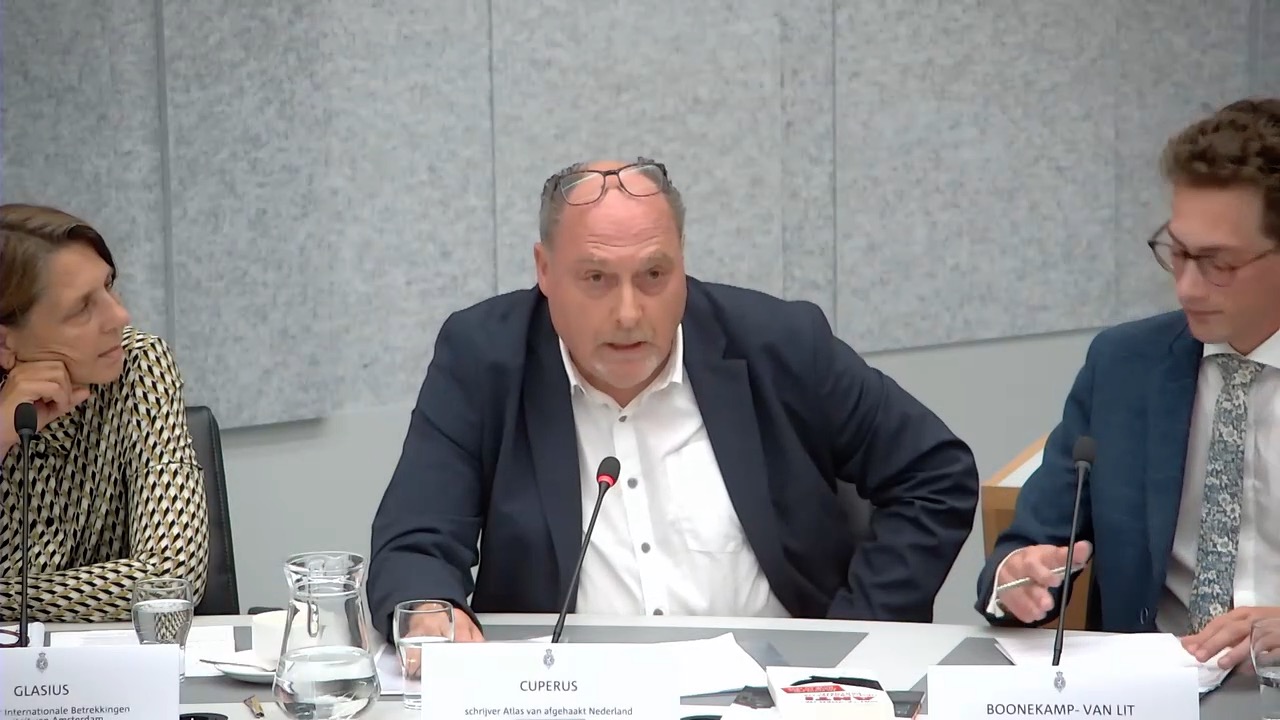 NieuwNieuws: Video - René Cuperus over het verbieden van een sharia ...